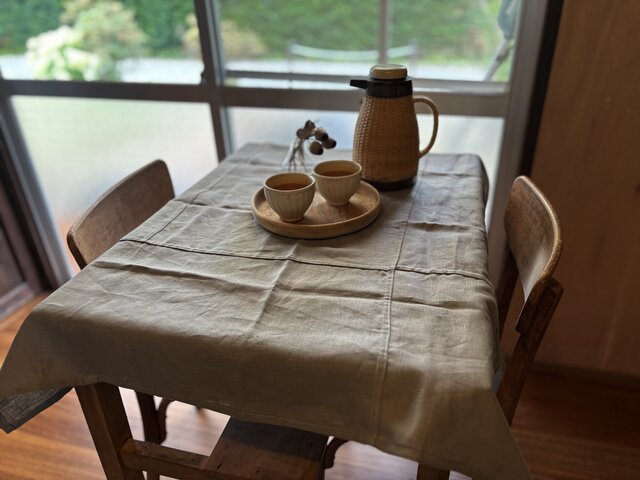 カーキリネンのつぎはぎクロス／90×90cm テーブル・カーテンにも | iichi 日々の暮らしを心地よくするハンドメイドやアンティークのマーケットプレイス