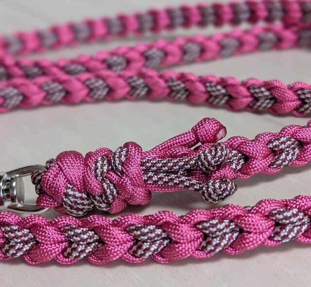 「Mさまオーダー品」パラコード カフェリード ハート柄 小型、中型、大型犬用 (全長120cm) | iichi 日々の暮らしを心地よくするハンドメイドやアンティークのマーケットプレイス