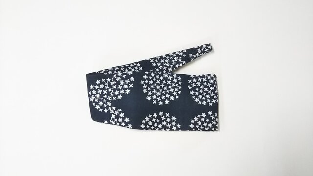 【yさまご予約分】ダブルガーゼの肌ストール ショート丈 花のサークル 紺 巾約8cm 丈約75cm | iichi 日々の暮らしを心地よくするハンドメイドやアンティークのマーケットプレイス