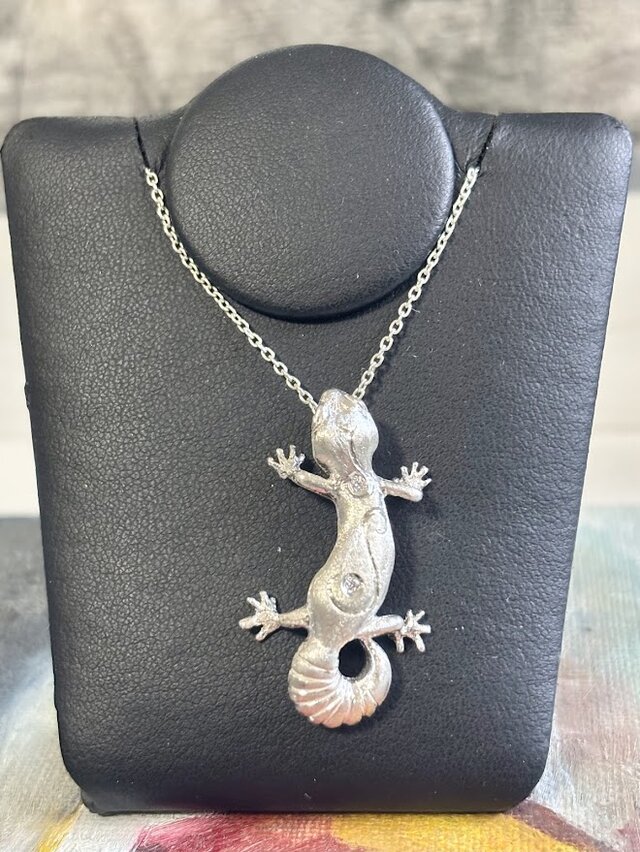 夏季限定 レオパダイヤモンドネックレス0.02ct | iichi 日々の暮らしを心地よくするハンドメイドやアンティークのマーケットプレイス