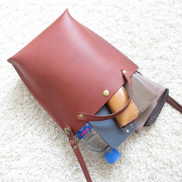 サックっと持てる♪《牛革》2WAYショルダーバッグ・ブラウン・シュリンク・0141 | iichi 日々の暮らしを心地よくするハンドメイドやアンティークのマーケットプレイス