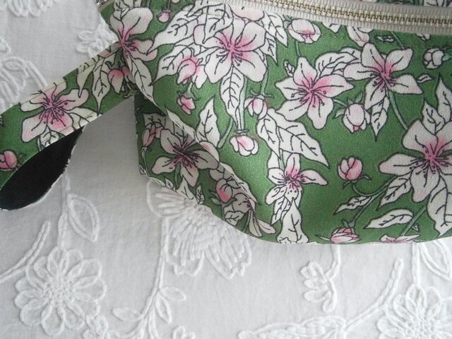 Retrobotanical×linen LightWeightBag＆pouch | iichi 日々の暮らしを心地よくするハンドメイドやアンティークのマーケットプレイス