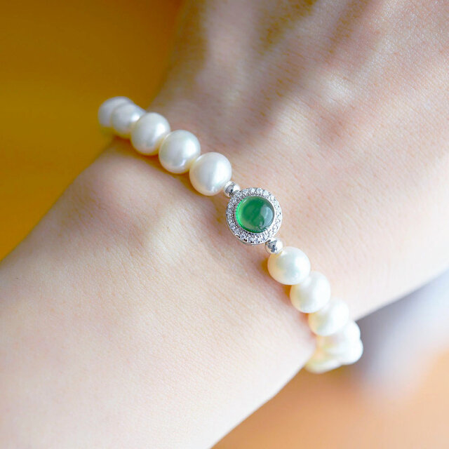 絆を深める癒しの石 グリーンアゲートとバロックパールのブレスレット 3月/6月誕生石 | iichi 日々の暮らしを心地よくするハンドメイドやアンティークのマーケットプレイス