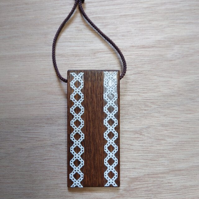 ブラウン Nas54 木製 ドアストッパー ドア止め ミニ 天然杢楢無垢材 | iichi 日々の暮らしを心地よくするハンドメイドやアンティークのマーケットプレイス