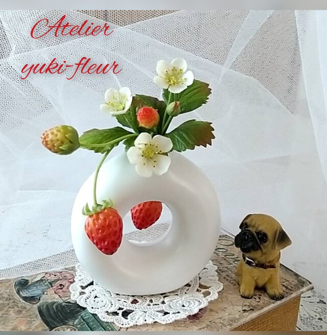 ★粘土の花[コロンと愛らしい苺ー4]★ | iichi 日々の暮らしを心地よくするハンドメイドやアンティークのマーケットプレイス