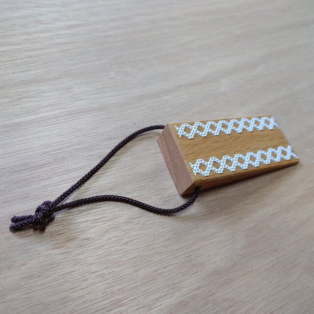 ナチュラル Nas66 木製 ドアストッパー ドア止め ミニ 天然杢楢無垢材 | iichi 日々の暮らしを心地よくするハンドメイドや ...