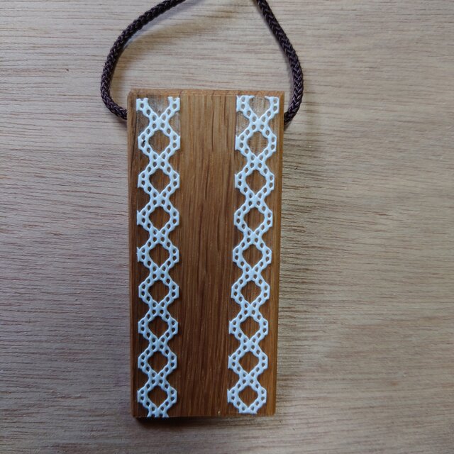 ナチュラル Nas67 木製 ドアストッパー ドア止め ミニ 天然杢楢無垢材 | iichi 日々の暮らしを心地よくするハンドメイドやアンティークのマーケットプレイス