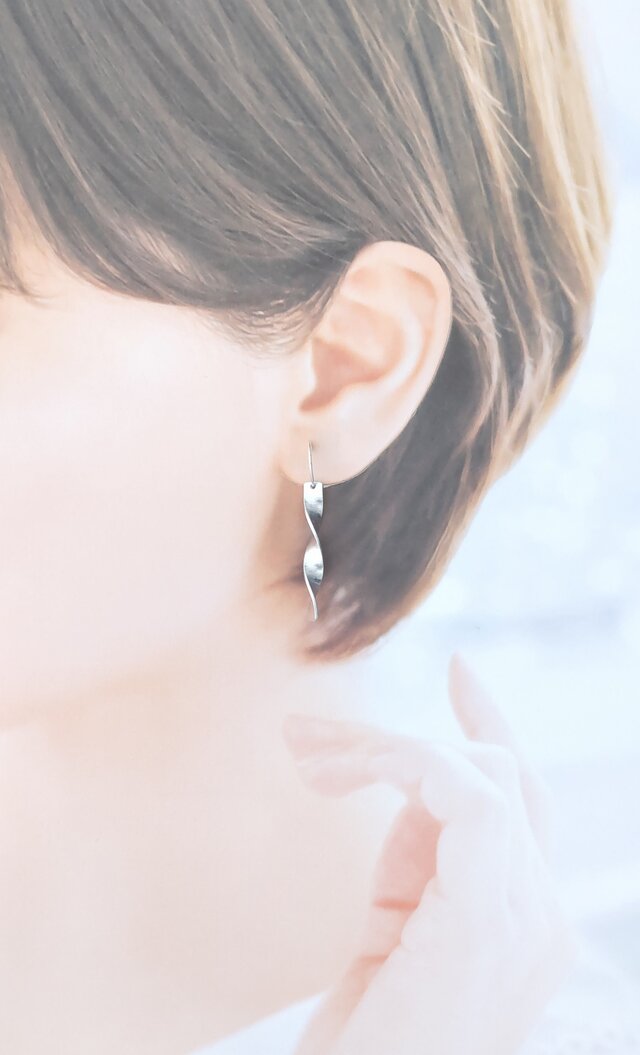 〈痛くない〉〈挟めるだけ〉～イヤリング～スパイラルデザインフェイクピアス・ノンホールピアス《シルバーカラー》(両耳用)(調節可) | iichi 日々の暮らしを心地よくするハンドメイドや ...