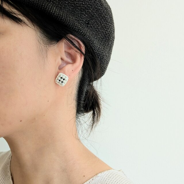 monolog 蕾ピアス&イヤリング B(ハウライト) | iichi 日々の暮らしを心地よくするハンドメイドやアンティークのマーケットプレイス