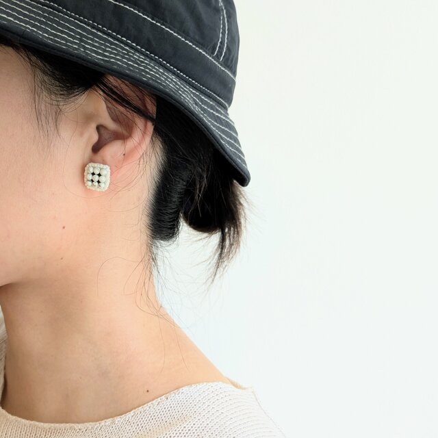 monolog 蕾ピアス&イヤリング B(ハウライト) | iichi 日々の暮らしを心地よくするハンドメイドやアンティークのマーケットプレイス