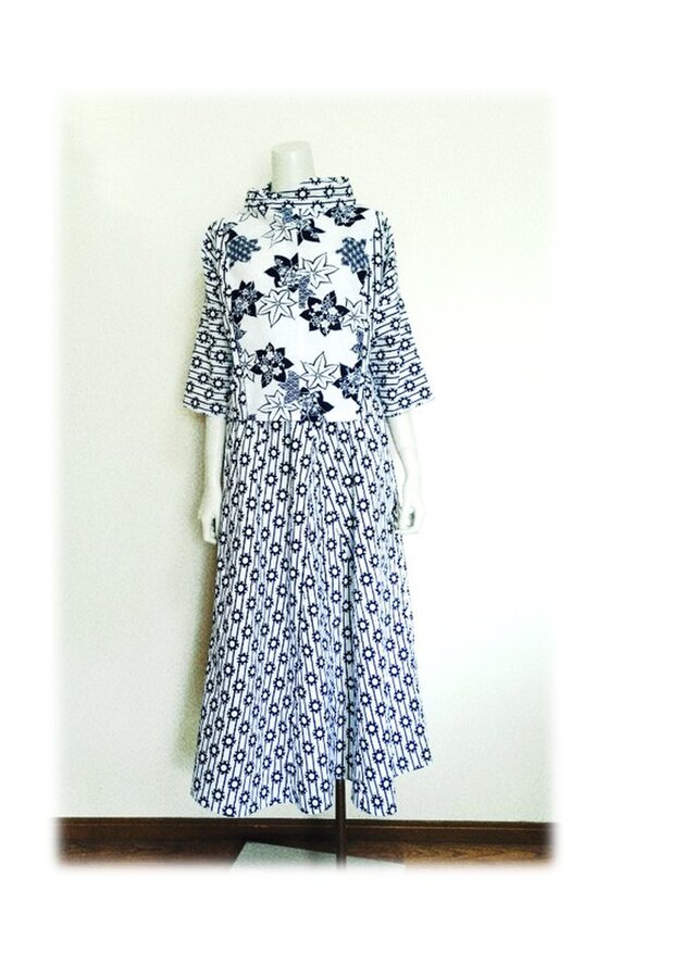 196 1点物 セミギャザーフレアスカート デッドストック浴衣地 ストライプ 白×紺 夏 ウェストゴム | iichi 日々の暮らしを心地よくするハンドメイドやアンティークのマーケットプレイス