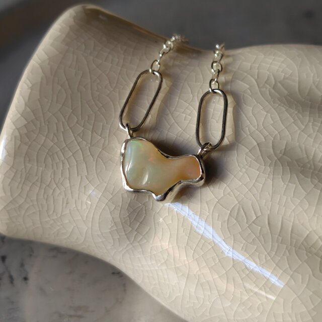 オパールシルバーネックレス | iichi 日々の暮らしを心地よくするハンドメイドやアンティークのマーケットプレイス