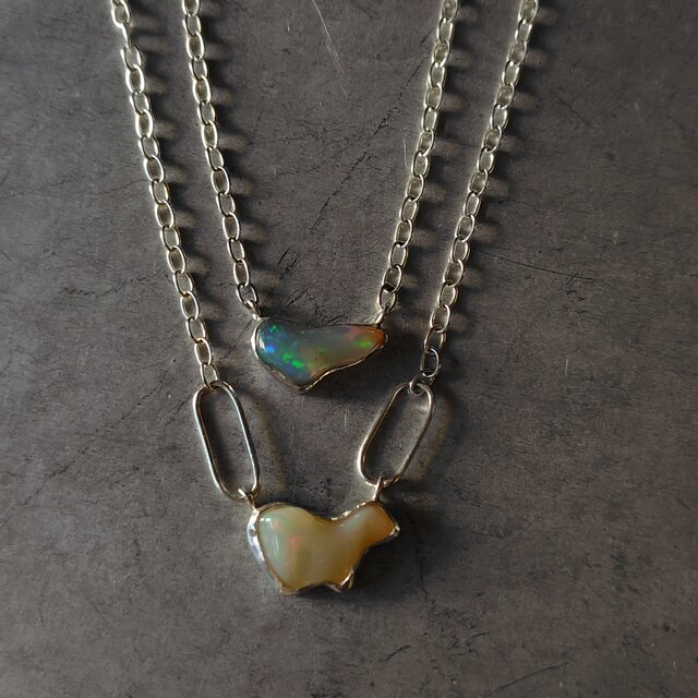 オパールシルバーネックレス | iichi 日々の暮らしを心地よくするハンドメイドやアンティークのマーケットプレイス