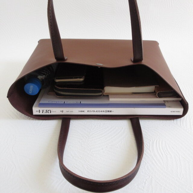 《牛革》A4対応・スムース・マットブラウン・ハンドソーイングトート・0410 | iichi 日々の暮らしを心地よくするハンドメイドやアンティークのマーケットプレイス