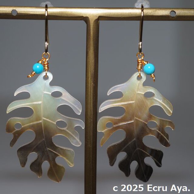 *希望の光を導く*モンステラとスリーピングビューティのピアス | iichi 日々の暮らしを心地よくするハンドメイドやアンティークのマーケットプレイス