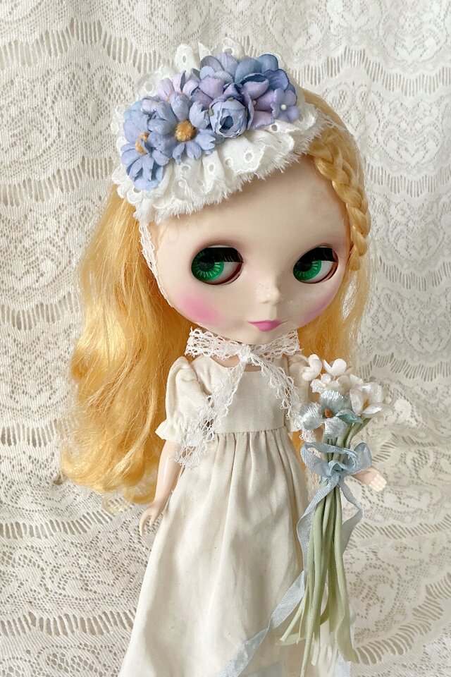 ドール用レースと染め花のスモールヘッドドレス(MLフリー・デイジー&小バラ・ライトブルー&ライトパープル) | iichi 日々の暮らしを心地よくするハンドメイドやアンティークのマーケットプレイス