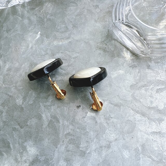 YA176-【 AVON 】エイボン・ヴィンテージイヤリング Silky Marble Black Acrylic Heart | iichi 日々の暮らしを心地よくするハンドメイドや ...