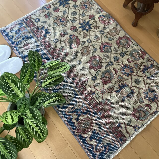 60×93 生成り×ピンク 草花ボタニカル トルコヴィンテージラグ | iichi 日々の暮らしを心地よくするハンドメイドやアンティークのマーケットプレイス