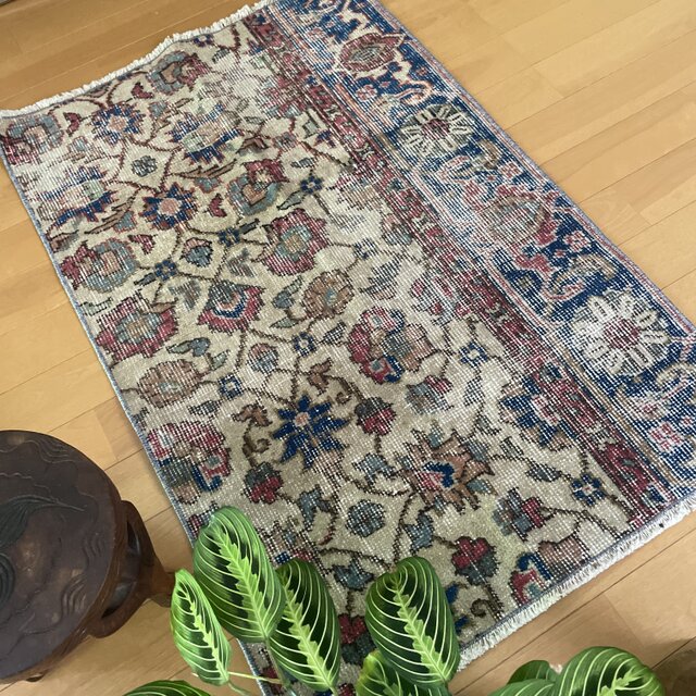 60×93 生成り×ピンク 草花ボタニカル トルコヴィンテージラグ | iichi 日々の暮らしを心地よくするハンドメイドやアンティークのマーケットプレイス