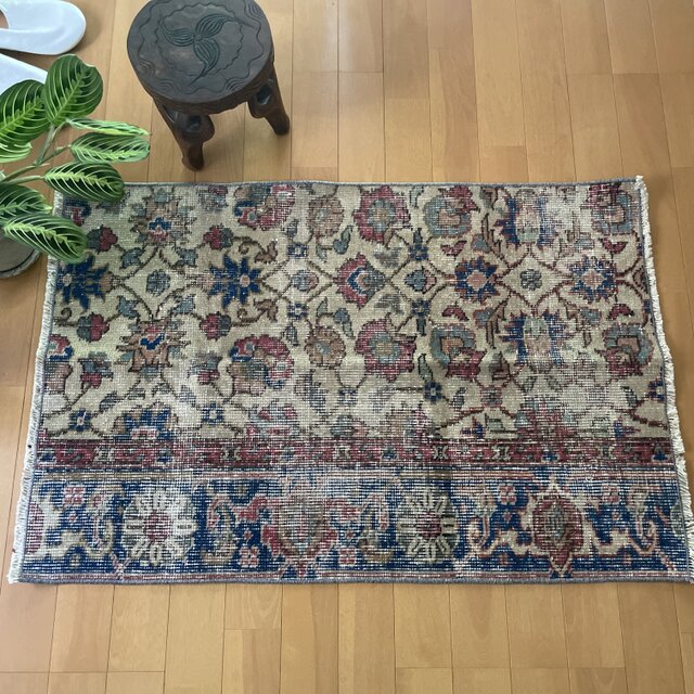 60×93 生成り×ピンク 草花ボタニカル トルコヴィンテージラグ | iichi 日々の暮らしを心地よくするハンドメイドやアンティークのマーケットプレイス