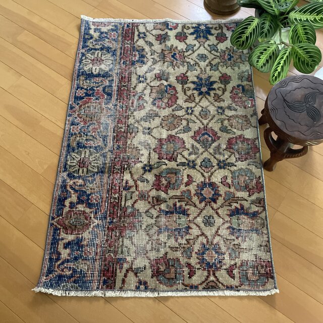 60×93 生成り×ピンク 草花ボタニカル トルコヴィンテージラグ | iichi 日々の暮らしを心地よくするハンドメイドやアンティークのマーケットプレイス