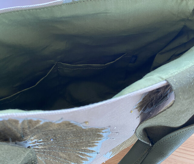 ミナペルホネン“daisy”アップリケかばん（モスグリーン） | iichi 日々の暮らしを心地よくするハンドメイドやアンティークのマーケットプレイス