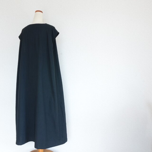 フレンチスリーブのフロントタックワンピース ブラック コットン100％ | iichi 日々の暮らしを心地よくするハンドメイドやアンティークのマーケットプレイス