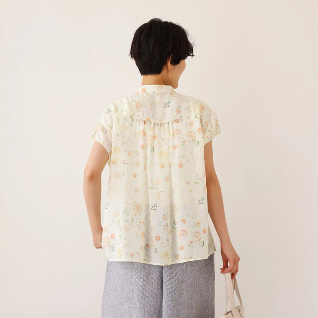 毎日の装いにさりげない彩りを添えるプリントブラウス リネンテンセル シャツブラウス 250714-1 | iichi 日々の暮らしを心地よくするハンドメイドやアンティークのマーケットプレイス