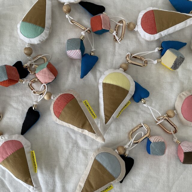 ピースワークチャーム アイス 009 (レモン) | iichi 日々の暮らしを心地よくするハンドメイドやアンティークのマーケットプレイス