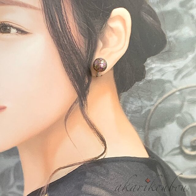 【sv925】オーロラピンク螺鈿イヤリング 薄葡萄色螺鈿 15mm玉 漆アクセサリー | iichi 日々の暮らしを心地よくするハンドメイドやアンティークのマーケットプレイス