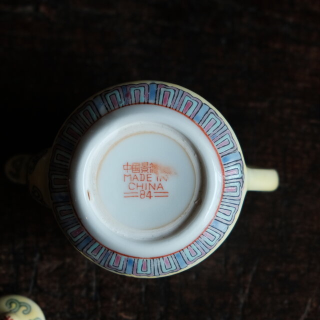 パステル調のカラーで可愛い 萬寿無疆 中国景徳鎮 色絵小ぶり急須 茶器 花唐草 チャイナレトロ オブジェ 黄色 b1 | iichi 日々の暮らしを心地よくするハンドメイドやアンティークの ...