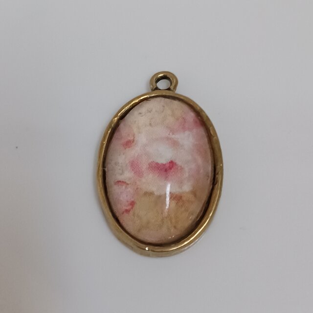 バラ ペンダントトップ | iichi 日々の暮らしを心地よくするハンドメイドやアンティークのマーケットプレイス