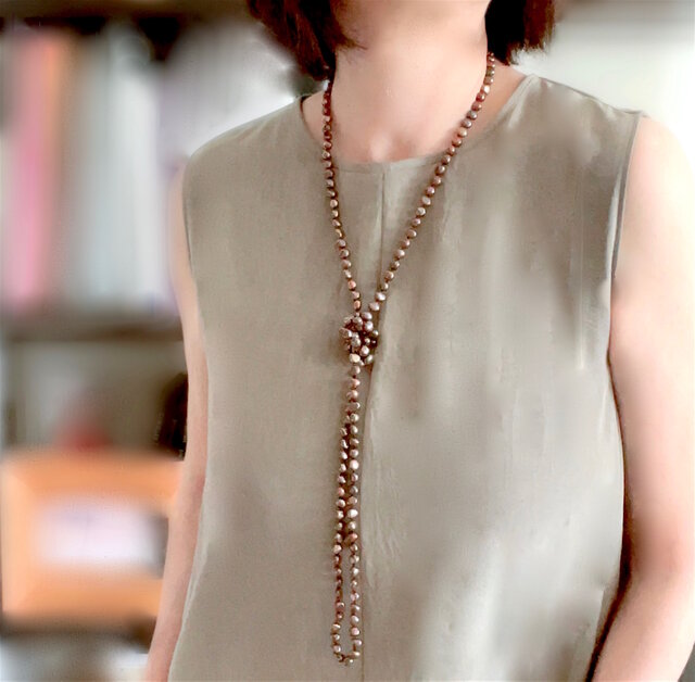 チョコレートカラー 淡水バロックパール 3連にできる 超ロング ネックレス 120cm | iichi 日々の暮らしを心地よくするハンドメイドやアンティークのマーケットプレイス