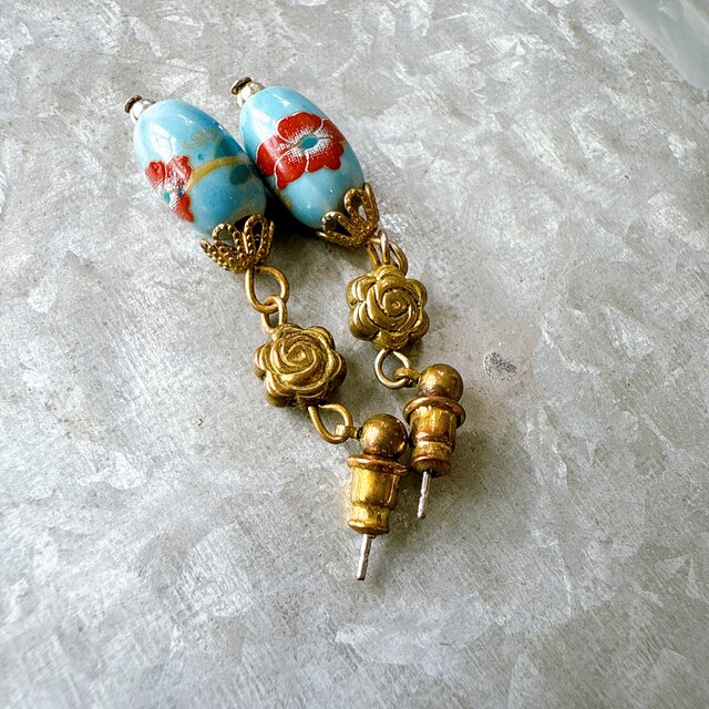 P390-ヴィンテージピアス・U.S.A. Light Blue Beaded Gold Tone Flower | iichi 日々の暮らしを心地よくするハンドメイドやアンティークの ...