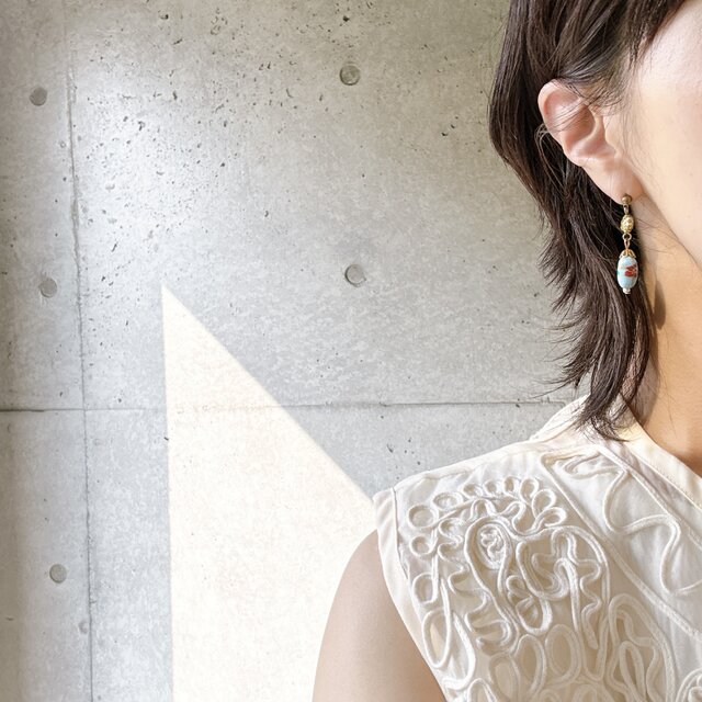 P390-ヴィンテージピアス・U.S.A. Light Blue Beaded Gold Tone Flower | iichi 日々の暮らしを心地よくするハンドメイドやアンティークの ...