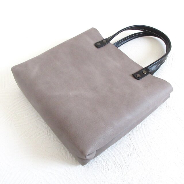 newデザイン♪《牛革》三角マチのスクエアミニトート・マーブルグレー・0595 | iichi 日々の暮らしを心地よくするハンドメイドやアンティークのマーケットプレイス