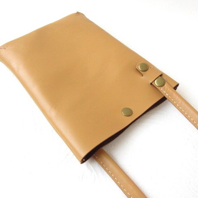 《牛革》2WAY～スリムサコッシュ・スムースレザー・ライトキャメル・040 | iichi 日々の暮らしを心地よくするハンドメイドやアンティークのマーケットプレイス