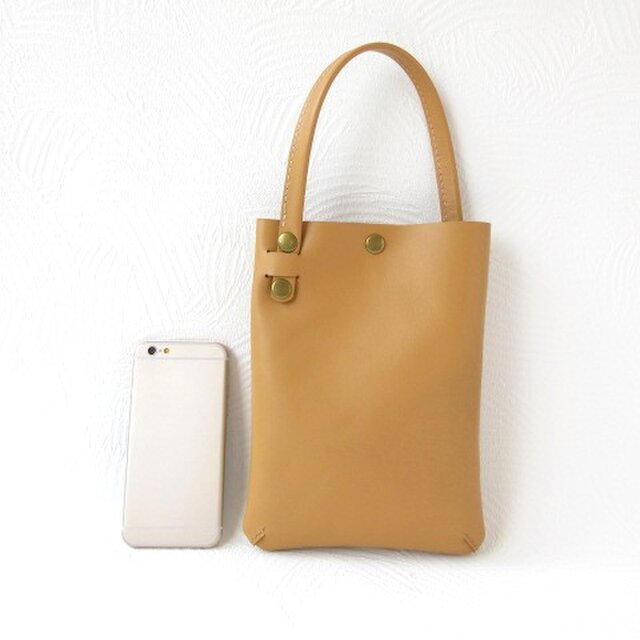 《牛革》2WAY～スリムサコッシュ・スムースレザー・ライトキャメル・040 | iichi 日々の暮らしを心地よくするハンドメイドやアンティークのマーケットプレイス