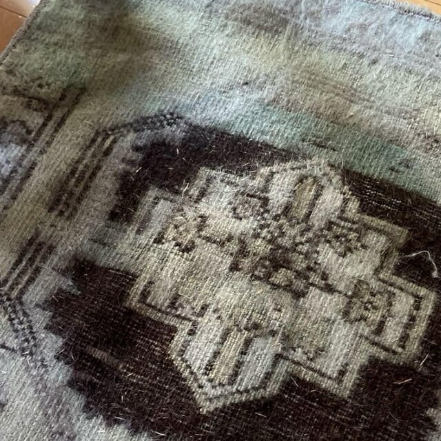 52×89 ブルーグリーン レアカラー トルコヴィンテージラグ | iichi 日々の暮らしを心地よくするハンドメイドやアンティークのマーケットプレイス