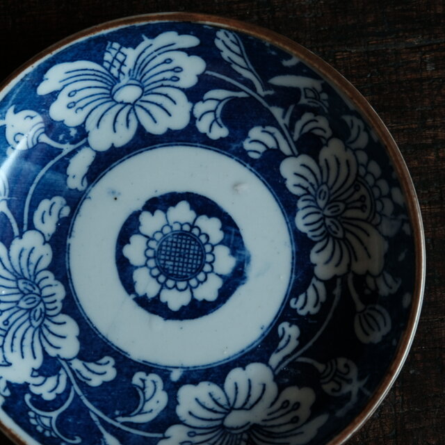 花とリーフ 青で素敵。印判小皿 骨董・antiques 古道具 古民家 丁寧な暮らしに。明治期〜大正期 | iichi 日々の暮らしを心地よくするハンドメイドやアンティークのマーケットプレイス