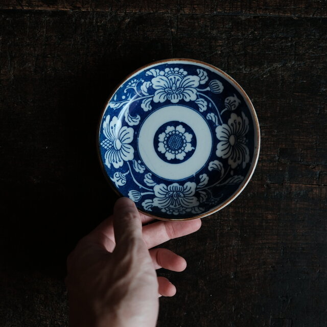 花とリーフ 青で素敵。印判小皿 骨董・antiques 古道具 古民家 丁寧な暮らしに。明治期〜大正期 | iichi 日々の暮らしを心地よくするハンドメイドやアンティークのマーケットプレイス