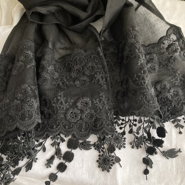 ハンドメイド☆ストール黒リネン花刺繍レースフリンジレース冠婚葬祭 | iichi 日々の暮らしを心地よくするハンドメイドやアンティークのマーケットプレイス
