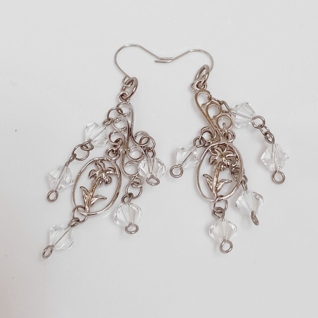 スワロフスキークリアピアス | iichi 日々の暮らしを心地よくするハンドメイドやアンティークのマーケットプレイス