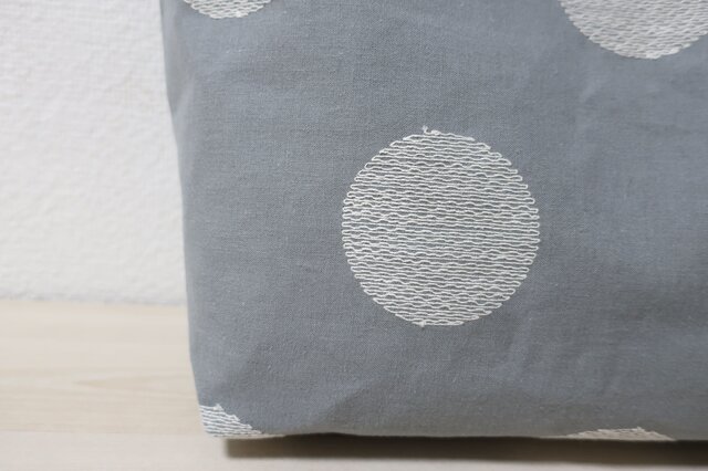 ドット柄刺繡リネン＆コットントートバック | iichi 日々の暮らしを心地よくするハンドメイドやアンティークのマーケットプレイス