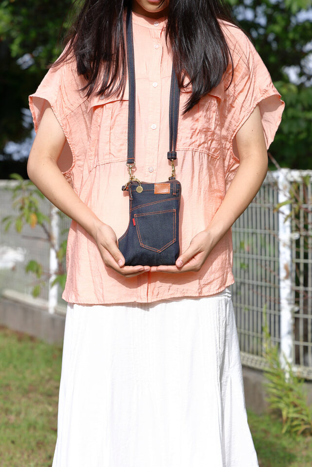 デニムスマホショルダーバッグ | iichi 日々の暮らしを心地よくするハンドメイドやアンティークのマーケットプレイス