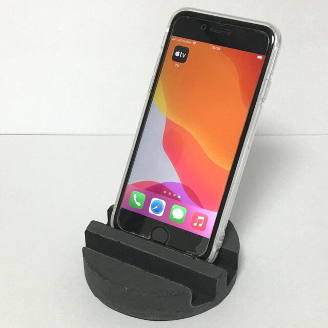 ブラックコンクリートのスマホスタンド -コンクリート/モルタル/セメント雑貨- | iichi 日々の暮らしを心地よくするハンドメイドやアンティークのマーケットプレイス