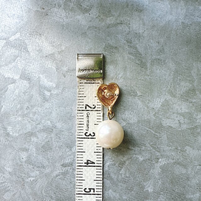 PA395-【 AVON 】エイボン・ヴィンテージピアス 1990 Gold Tone Heart Pearl | iichi 日々の暮らしを心地よくするハンドメイドやアンティークのマーケットプレイス