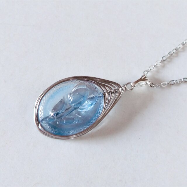 花柄ガラスのサージカルステンレス ネックレス ペンダント | iichi 日々の暮らしを心地よくするハンドメイドやアンティークのマーケットプレイス