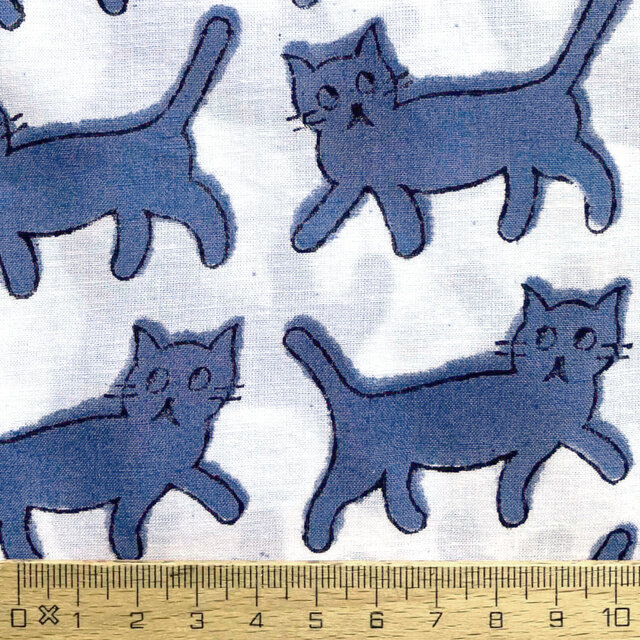 インド ブロックプリント生地 [20cm単位] キャット ブルー ホワイト地03 黒 IF0300ファブリック | iichi 日々の暮らしを心地よくするハンドメイドやアンティークのマーケットプレイス