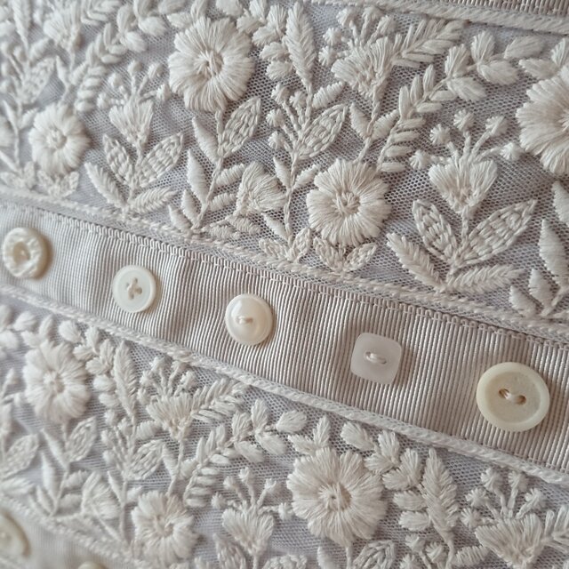 indian ribbon & button linen tote | iichi 日々の暮らしを心地よくするハンドメイドやアンティークのマーケットプレイス